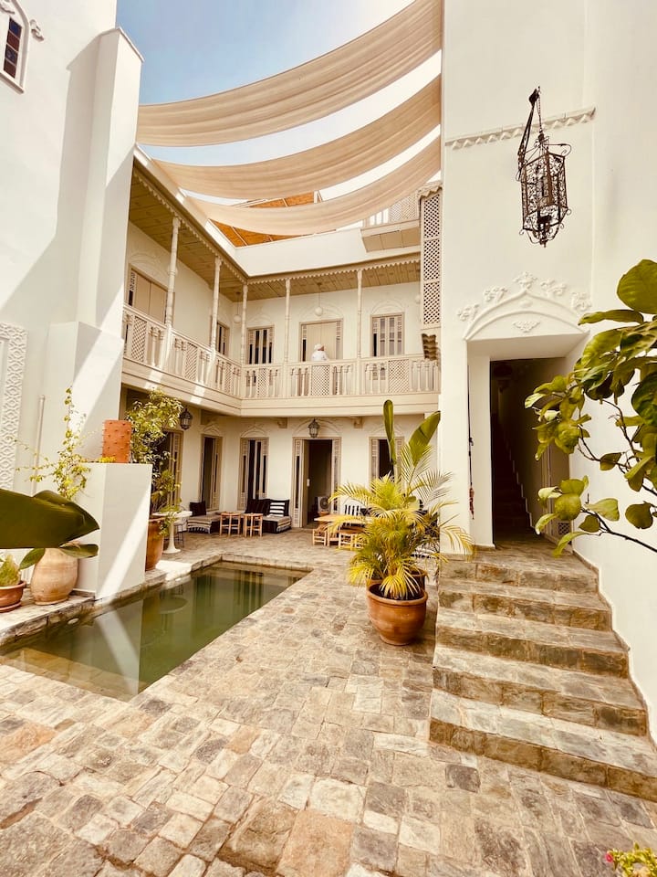Riad Historique Avec Piscine Quartier Mouassine - Maroc