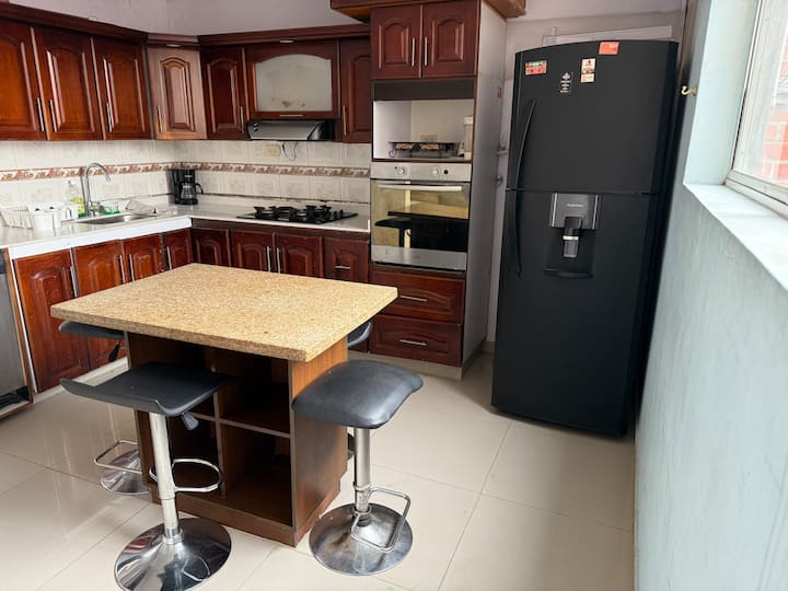 Casa De Lujo Muy Amplía Con Ubicación Privilegiada - Medellín