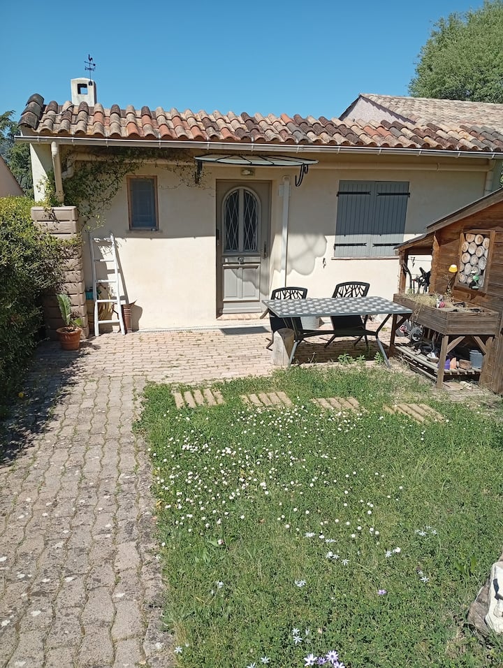 Chambre Au Calme, Jardin, Parking Gratuit, Piscine - Grasse