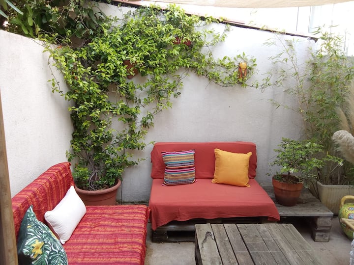 Aux Portes De La Camargue. - Arlés