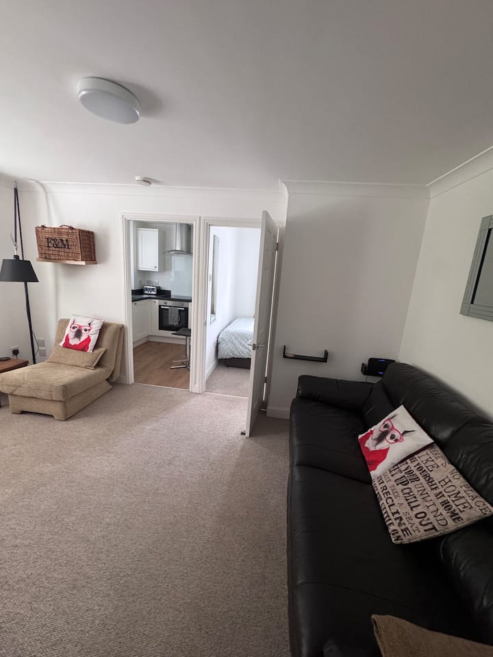 Cosy Stylish Modern 1 Bedroom Flat - Hertfordshire