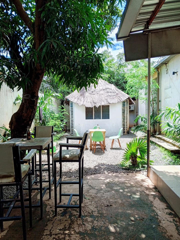 Chambre Super Prix. Zdbois Salle Bain Privée - Ouagadougou