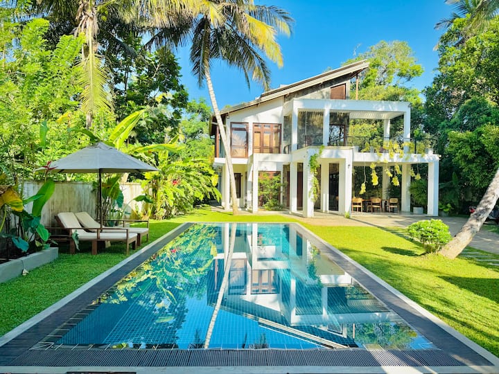 Entire Stylish Villa 5 Bed Rooms - Sri Lanka