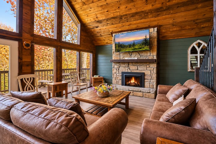 Mountain View Cabin With Hot Tub Near Anakeesta - Gatlinburg, TN