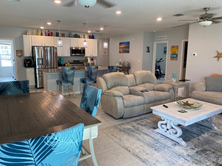 Cute, Coastal & Comfy Retreat - Palm Coast, FL