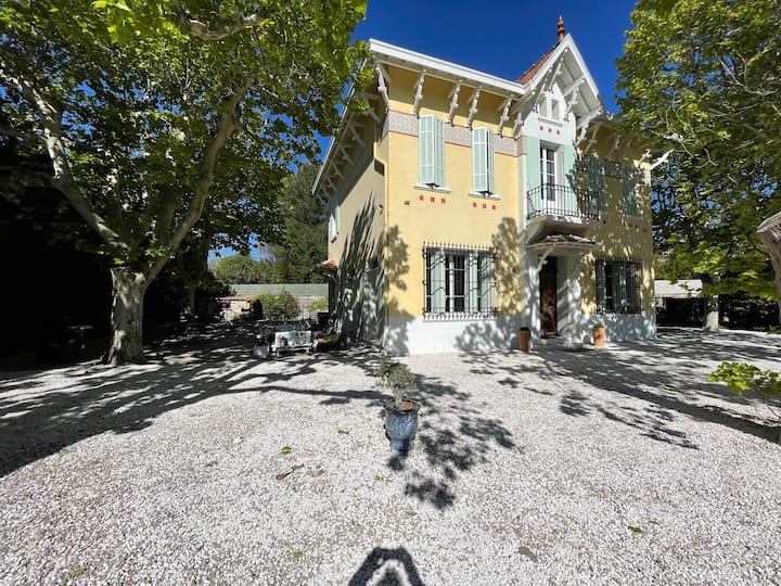 Comme Un Petit Manoir - Marseille