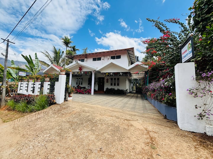 Lizmerry Casa - Munnar