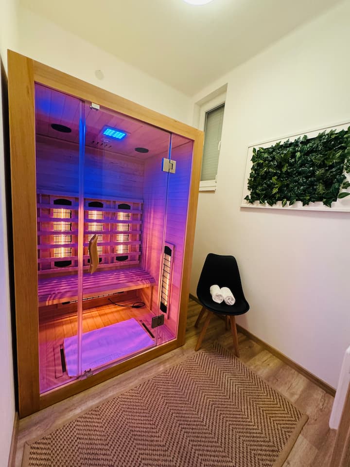 Chill & Recharge: Private Sauna • Balcony • Ac - Budapeste