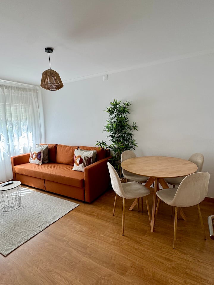 5min Do Aeroporto•a/c•wi-fi• Até 5 Pax - Alvalade