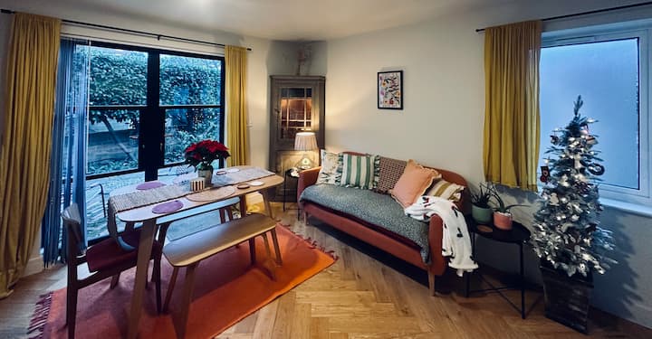 Bright, Stylish Summertown Apartment W/ Patio - Buckinghamshire