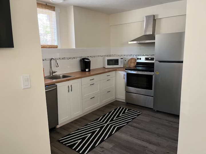 Lakeview Heights 2 Bedroom Suite - Kelowna