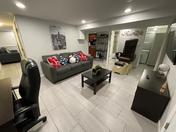 30 Minutes From New York And 15 From Ewr Airport. - Elizabeth, NJ