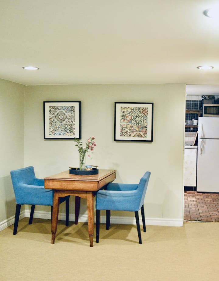 Modern Apartment In Leafy, Downtown! - Toronto