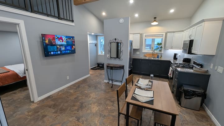 Cosy Tiny Home • Bright & Private Stay - Greater Sudbury