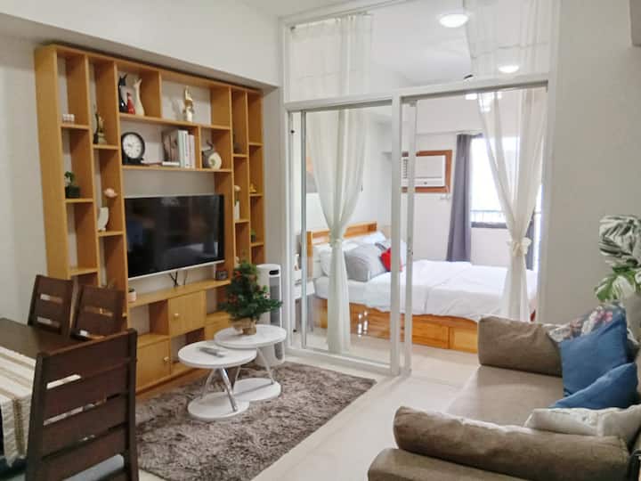 Minimalist Style 1br Condo W/ Stunning City Views - Cebu City