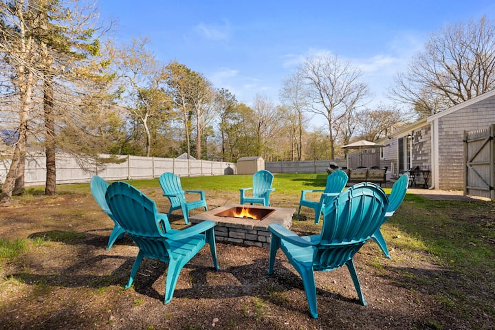 Camp Cape | Bright 2-bedroom Cape Cod Getaway - Englewood Beach, MA