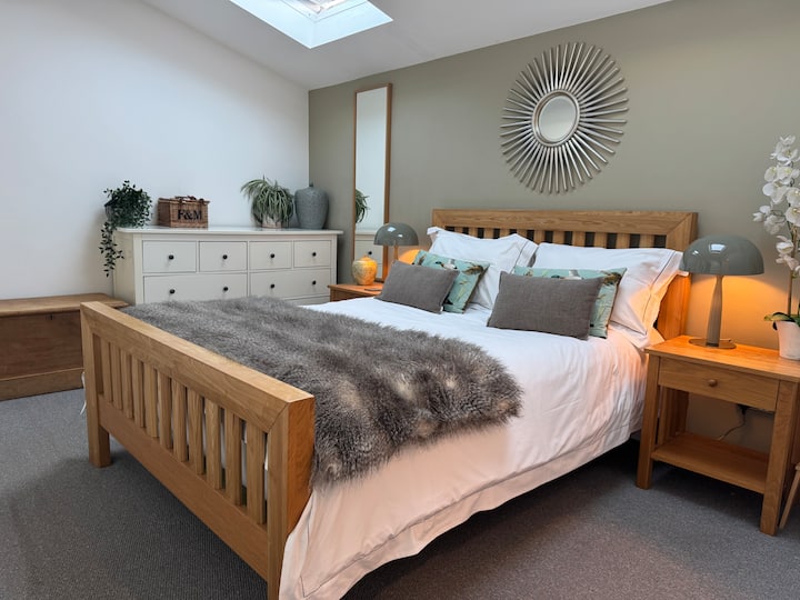 Self Contained Annex In Montpellier With Parking - Cheltenham