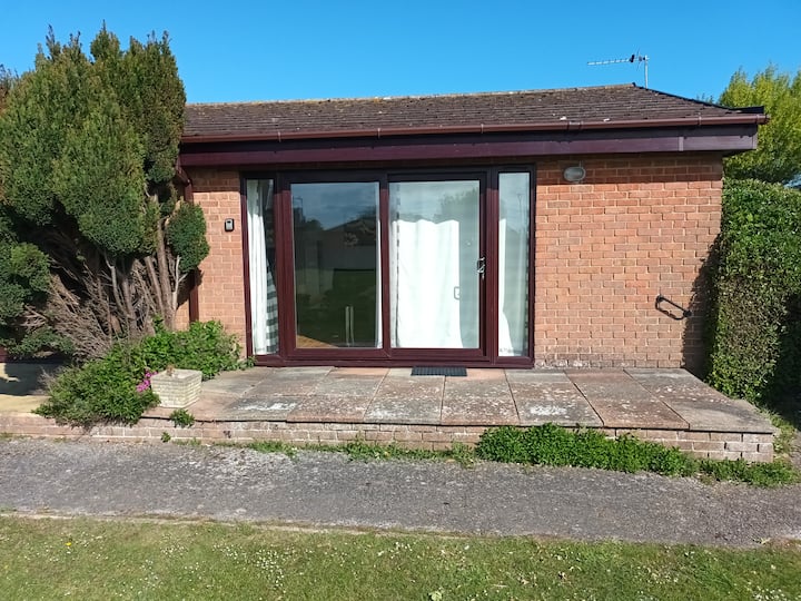 2 Bedroom Bungalow On A Park. - Dover