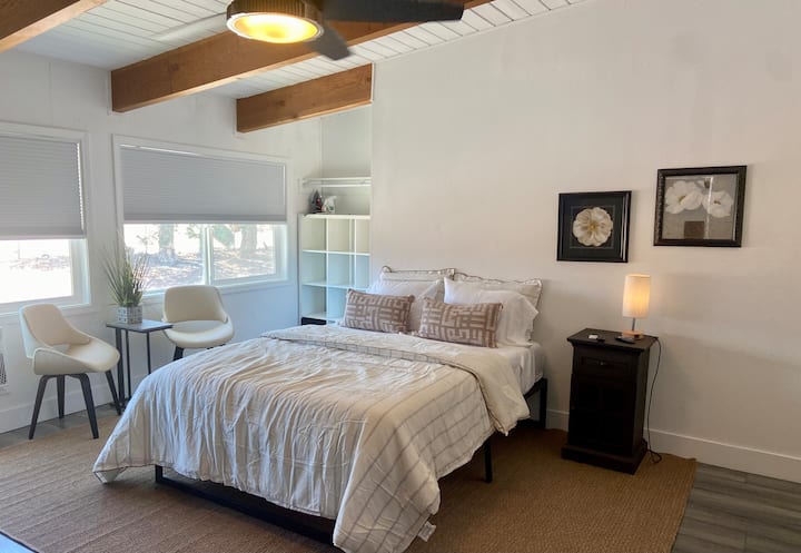 Cozy Renovated Private Studio - Apple Valley, CA