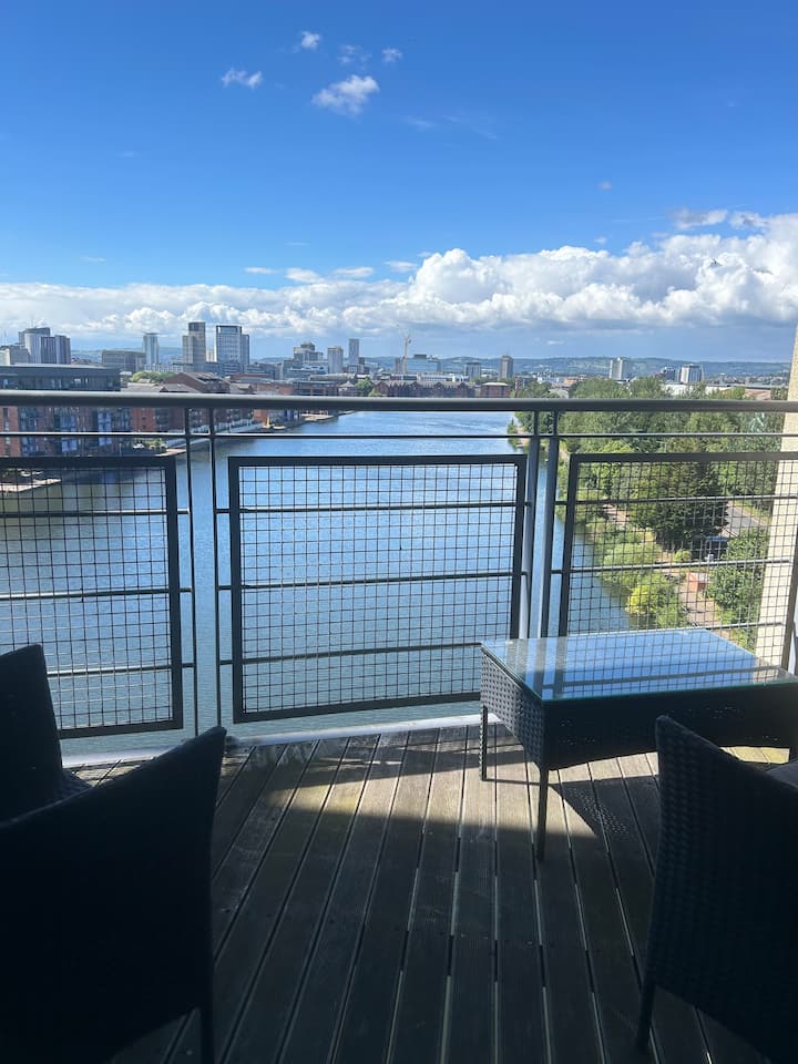 Spacious Modern Apartment - Cardiff Bay, Cardiff, - Cardiff