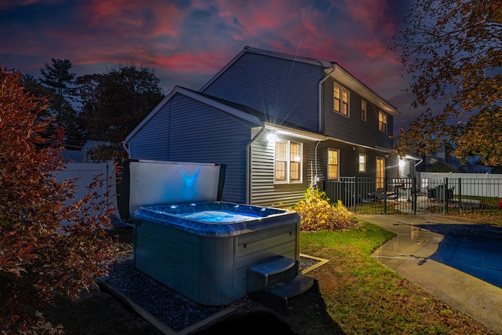 Hot Tub I Heated Pool | Gameroom | Firepit - Saratoga Springs, NY