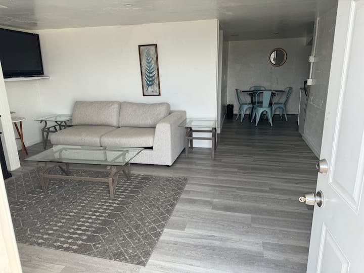 2 Bedrooms W Private Entrance, Kitchen And Bath - Redding, CA