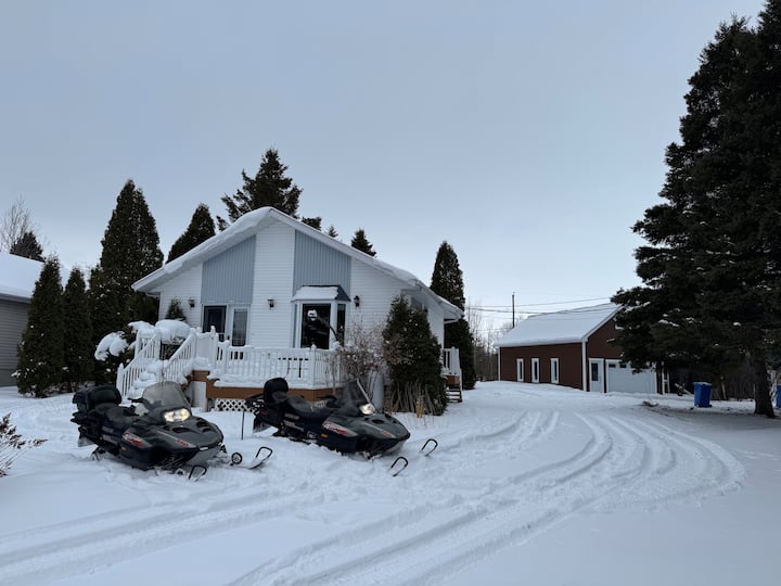 Chalet Paisible Baie Boudreault - Alma, QC, Canada