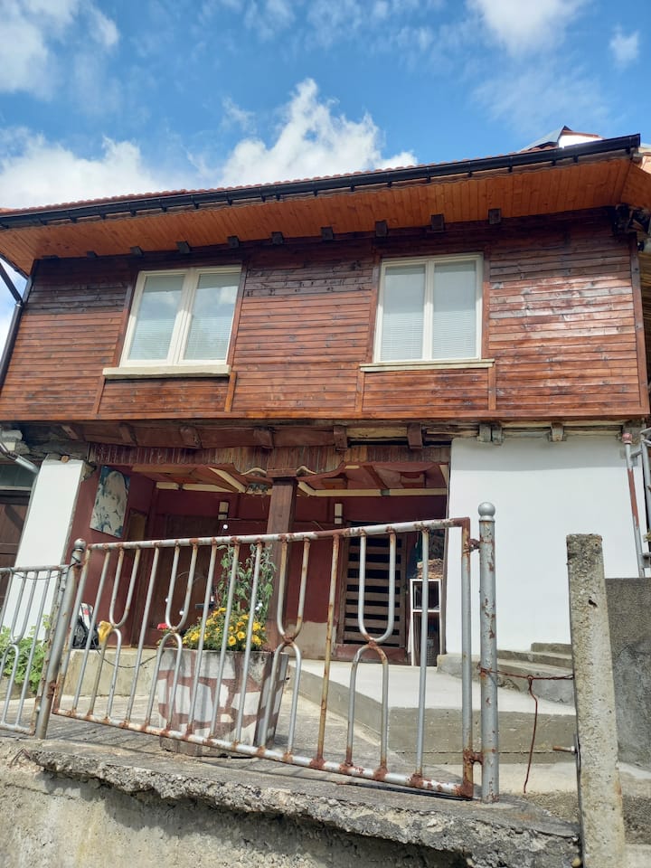 Място за отдих в Българско село - Gabrovo