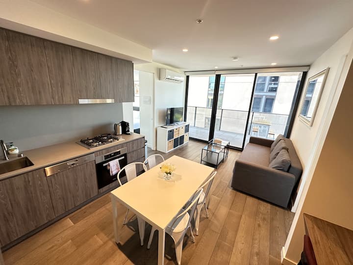Modern Cbd Escape | 2br 2bath @ Realm + Parking - Adelaide