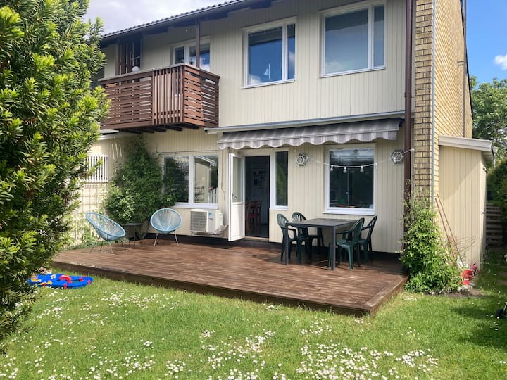 Mysigt Radhus För Barnfamiljen - Stockholm