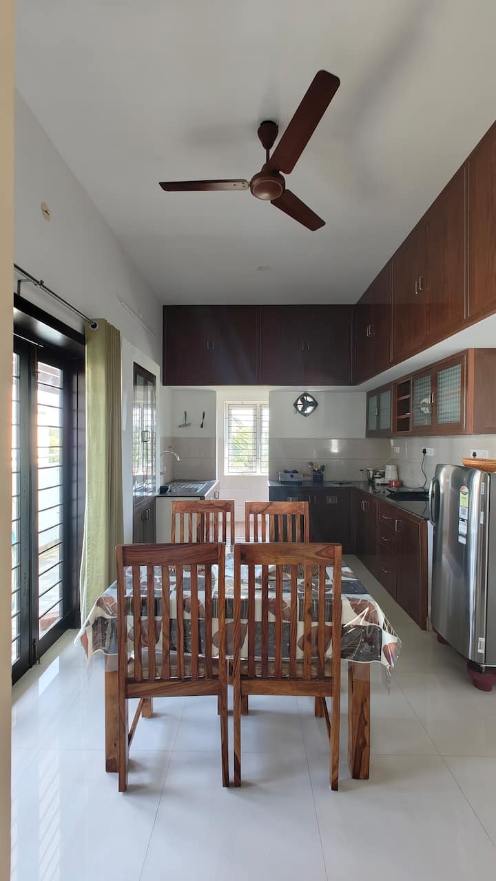 Seaside Serenity - Noor Apartments Room 2 - Chennai