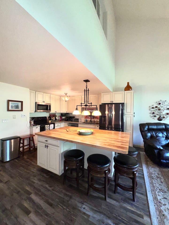 Townhome On Golf Course! 30% Off - Avon, CO