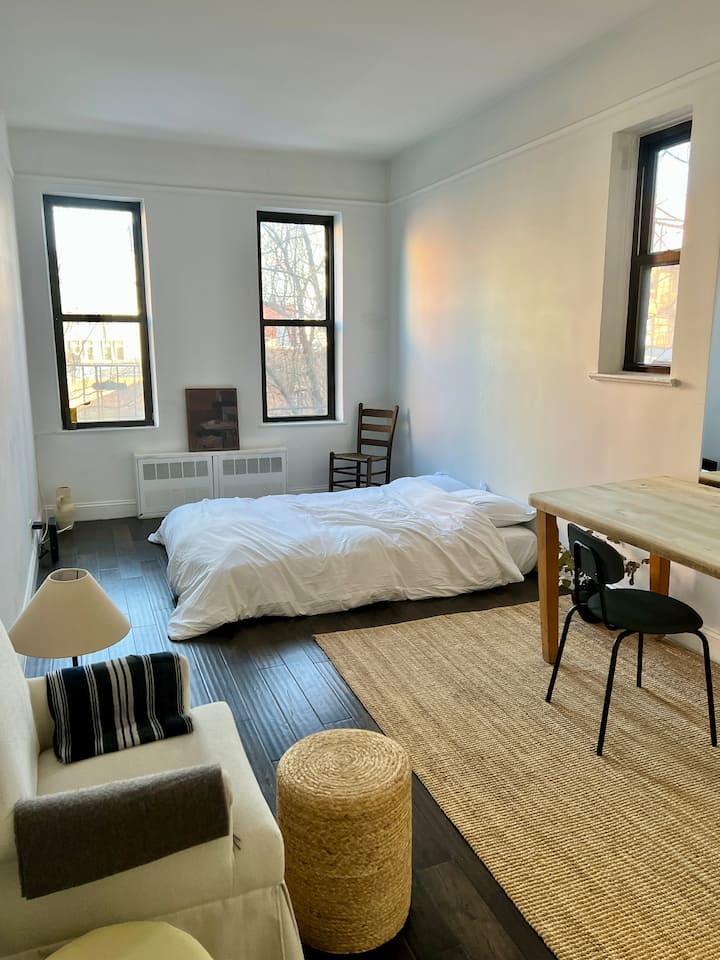 Peaceful, Stylish & Sunny Studio Near Park - New York