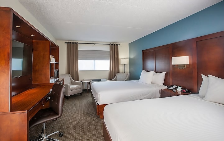 Comfort And Convenience! Outdoor Pool, Parking - Arizona
