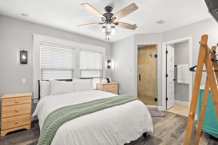 The Elysia Suite~blue Bayou Inn - Tarpon Springs, FL