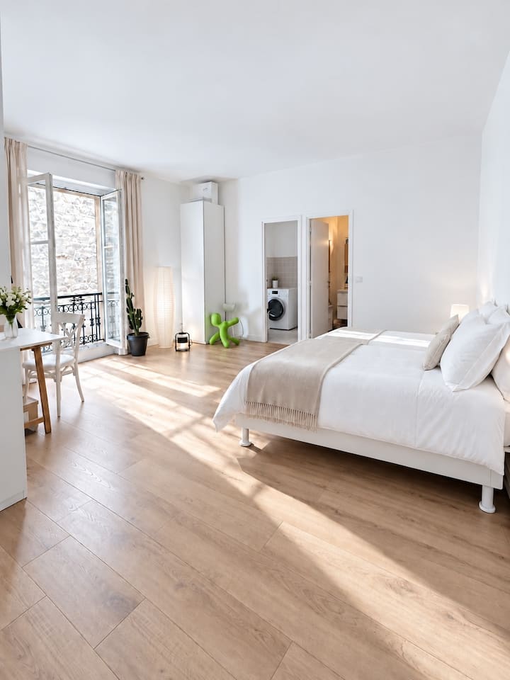 Beautiful Room Inside My Flat In Republique Area - Parijs