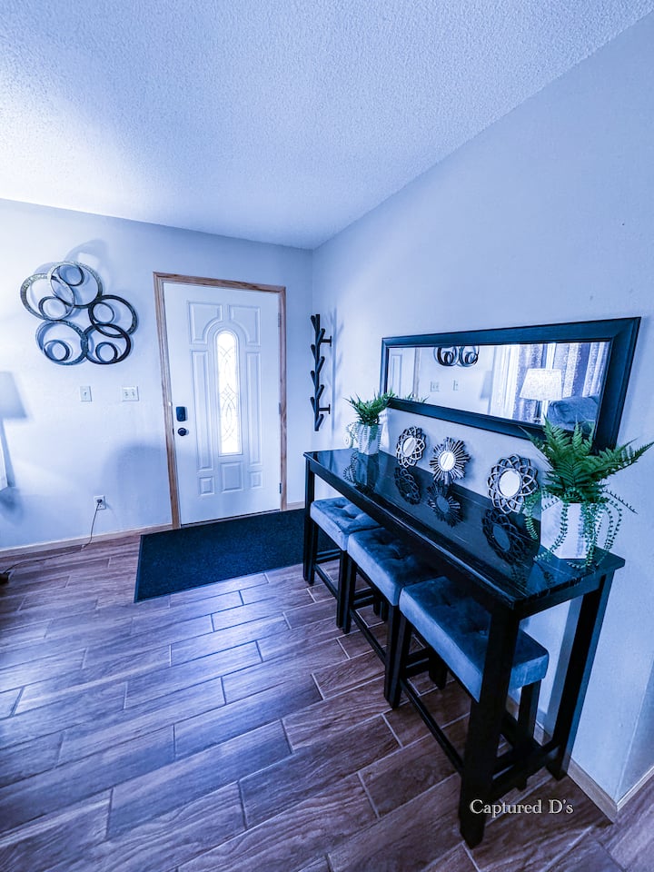 1 King & 3 Queen Bed Sanctuary - Sturgis, SD