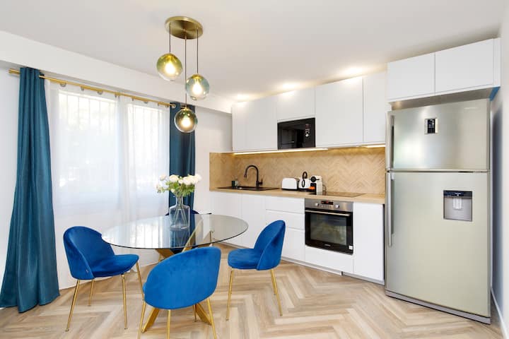 Appartement Port De Nice Avec Terrasse, Parking - Nice