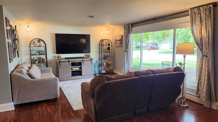 Poolside Retreat - Eaa Rental - Appleton, WI