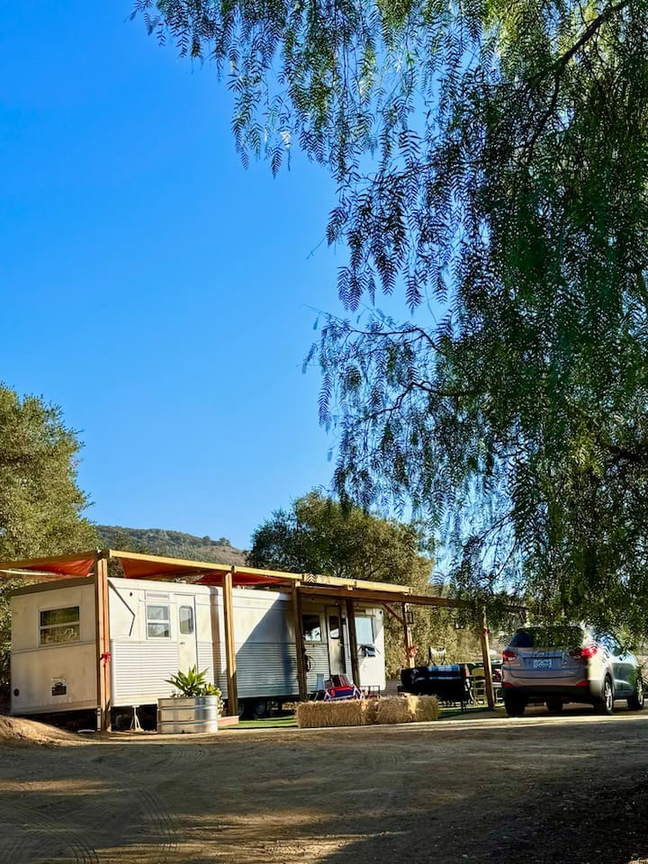 Vintage 1957 Rv Spartan Pool Spa Ranch Stay - Valley Center, CA