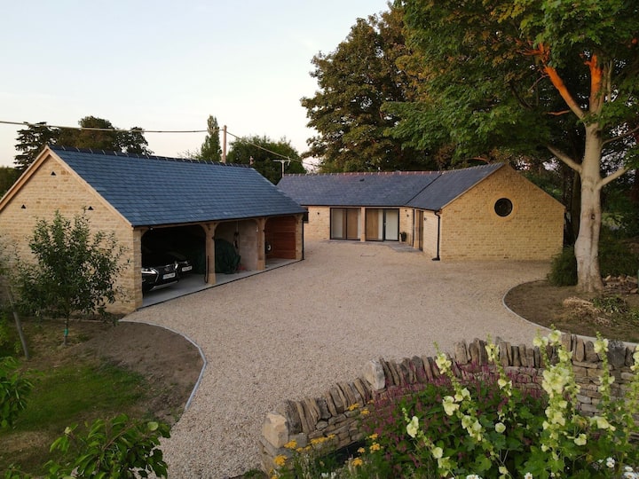 Stylishly Cotswold Holiday Barn -Corner House Barn - Chipping Norton