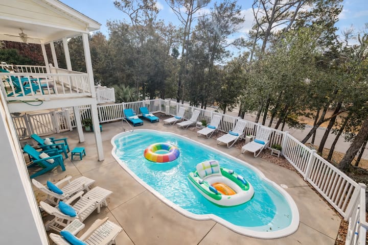 Ocean Breeze/ 5 Br/ 3 Bath/ Sleeps 22 W/ Pool! - Emerald Isle, NC
