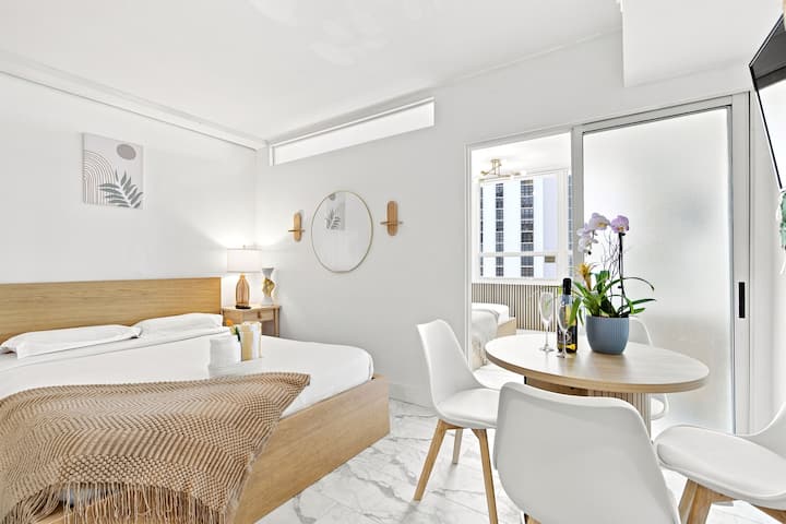 Renovated Apt In Condo W/ Bay View & Parking - Miami Beach
