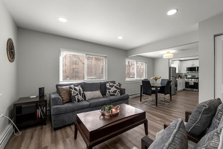 Rogers Park Getaway Near Beach; Free Parking Spot - Chicago, IL