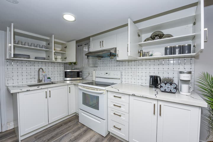 2 Bedroom Apartment Near Toronto Airport - Mississauga