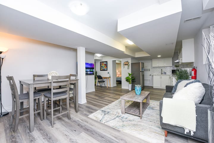 2 Bedroom Apartment Near Toronto Airport - Mississauga