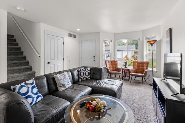 Stylish Getaway Near Town, Park And Amenities! - Bremerton, WA