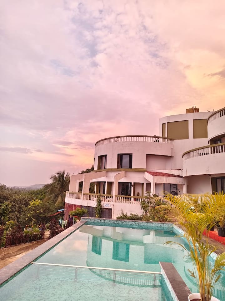 Villa Infinity By The Sea - Dapoli