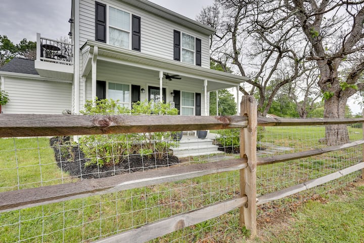 Fire Pit & Patio: Front Royal Vacation Rental! - Front Royal, VA