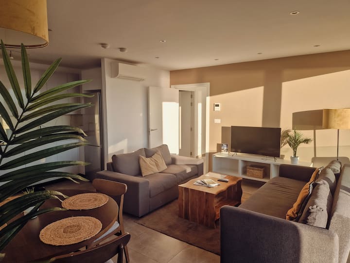 Spacious Exec Suite Without Spa Access - Gibraltar
